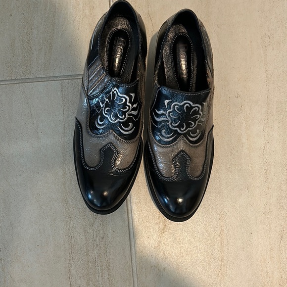 Born | Shoes | Vintage Born Ladies Heeled Shoes In Blacks And Gray Size ...